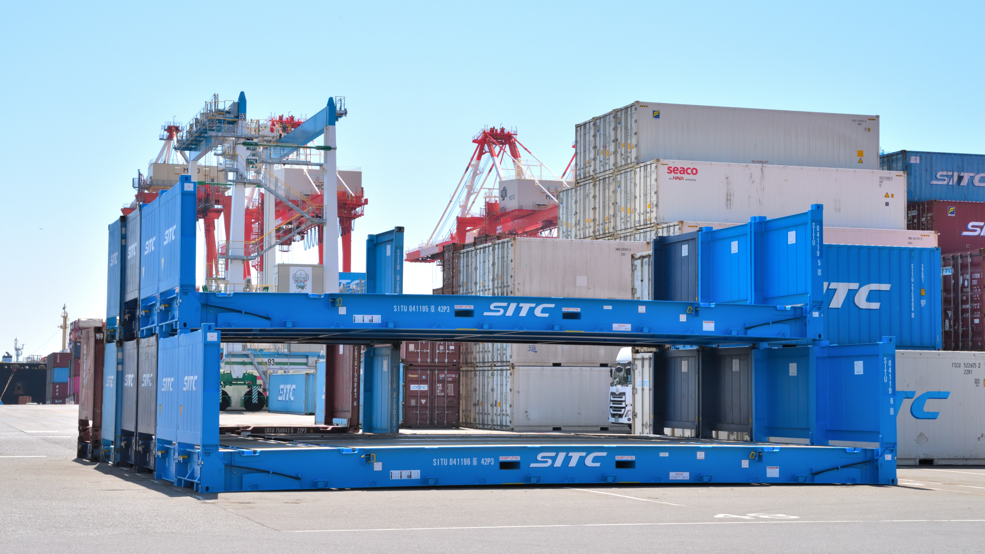 フラットラックコンテナを折り畳んでみよう！ - N-avigation 最新の物流情報をお届け！