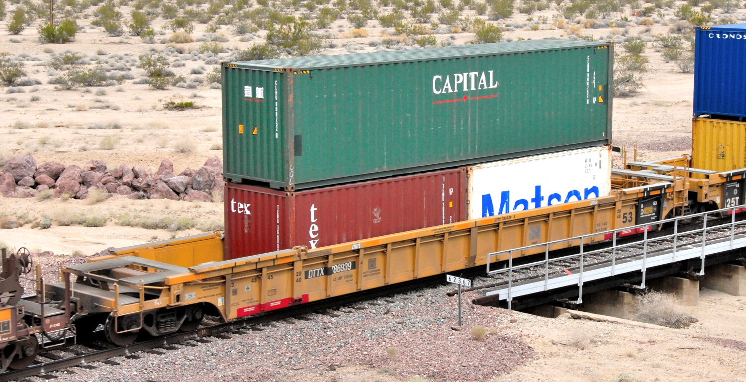 【Navigationコレクション】アメリカのダブルスタックトレインを観察してみました！ - N-avigation 最新の物流情報をお届け！